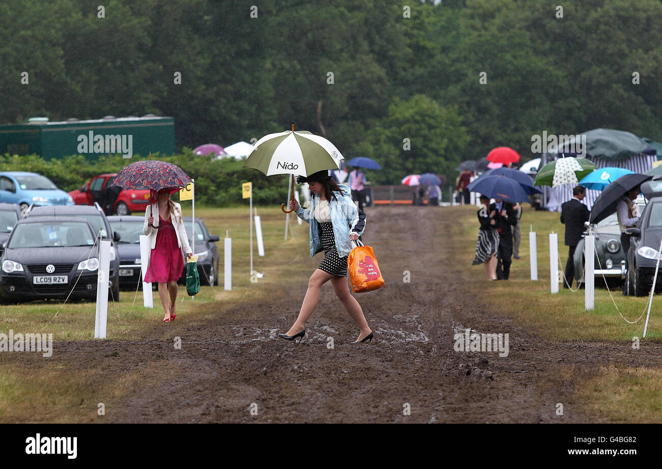 Talons hauts sous la pluie Banque de photographies et d’images à haute ...
