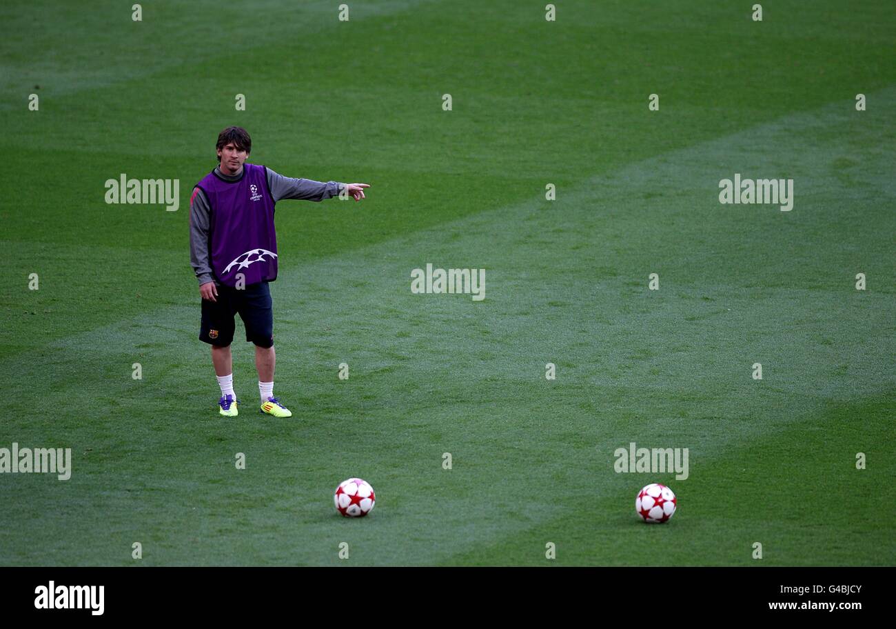Barcelonas lionel messi en formation Banque de photographies et d ...