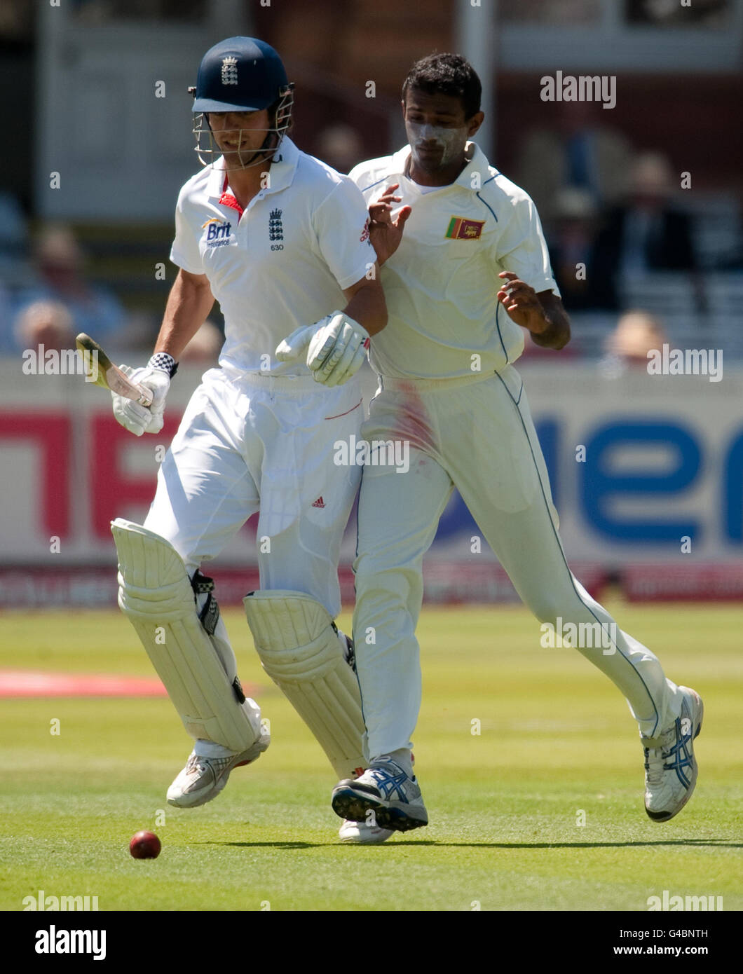Le Farveez Maharoof du Sri Lanka se lance dans Alastair Cook en ...