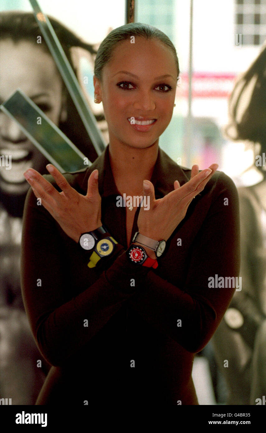 PA NEWS PHOTO 30/4/98 TOP MODEL, Tyra Banks lance 'peau', LE PLUS MINCE ...