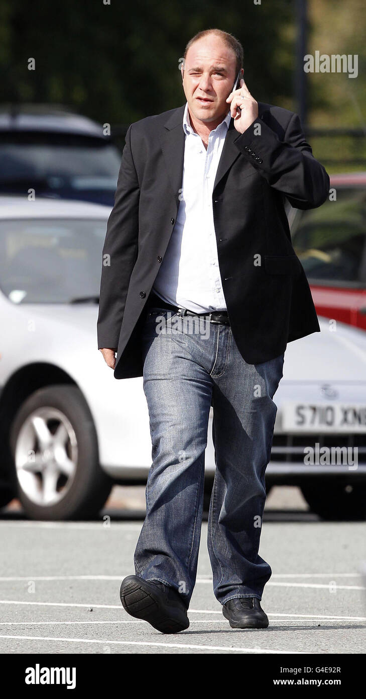 Max Kay, 36 ans, de Waylands Drive, Hunts Cross, Liverpool, arrive ...