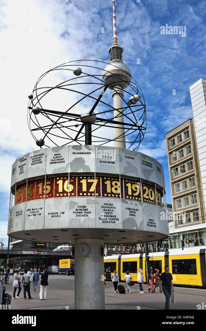 Horloge universelle - watch place Alexander Alexanderplatz Berlin ...