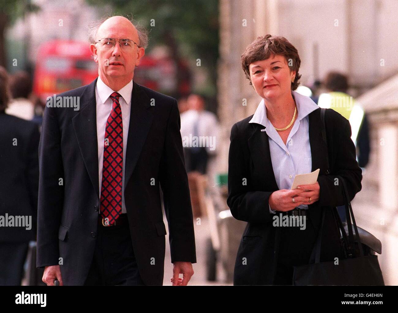 Dr martin neary et sa femme Banque de photographies et d’images à haute ...