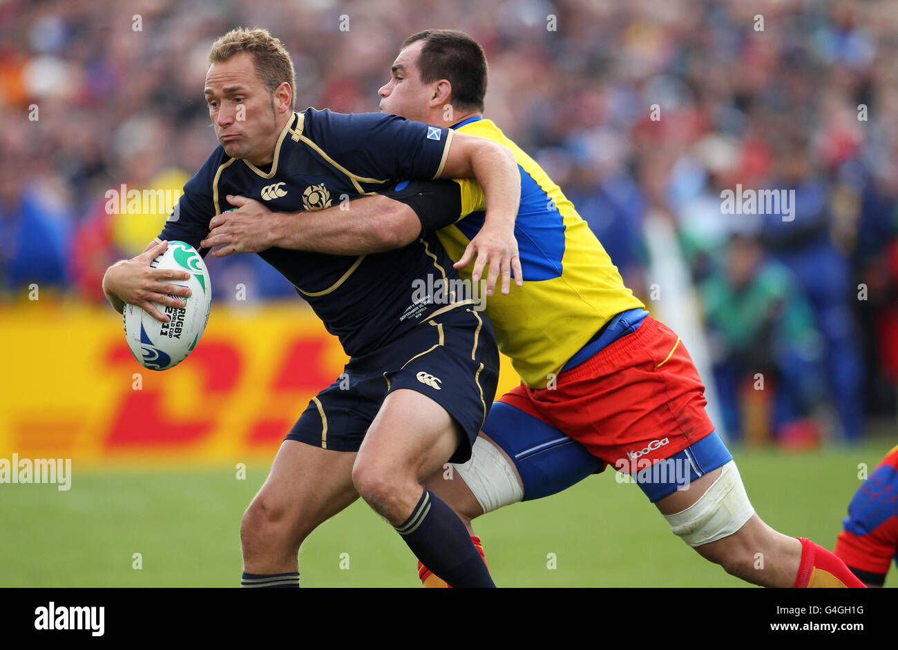 DaN Parks en Écosse et Ionel Cazan en Roumanie (à droite) lors du match ...