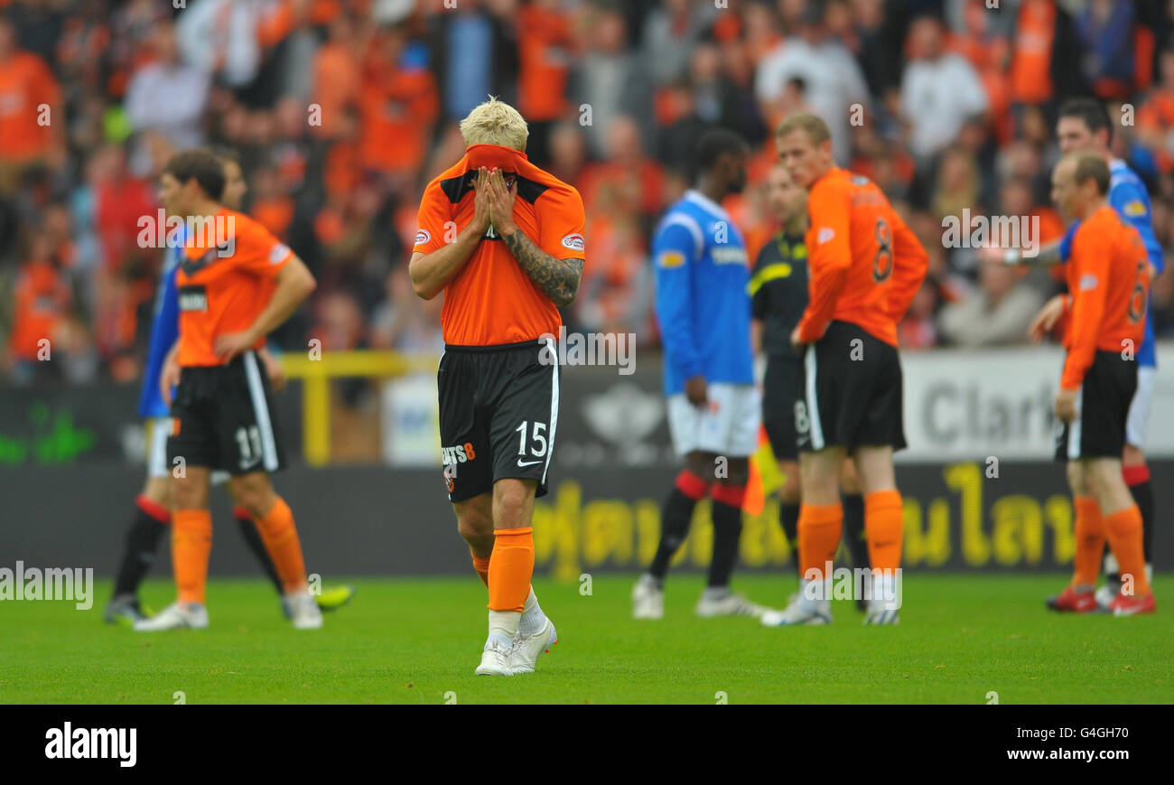 Johnny Russell de Dundee United débarque après avoir reçu la carte ...