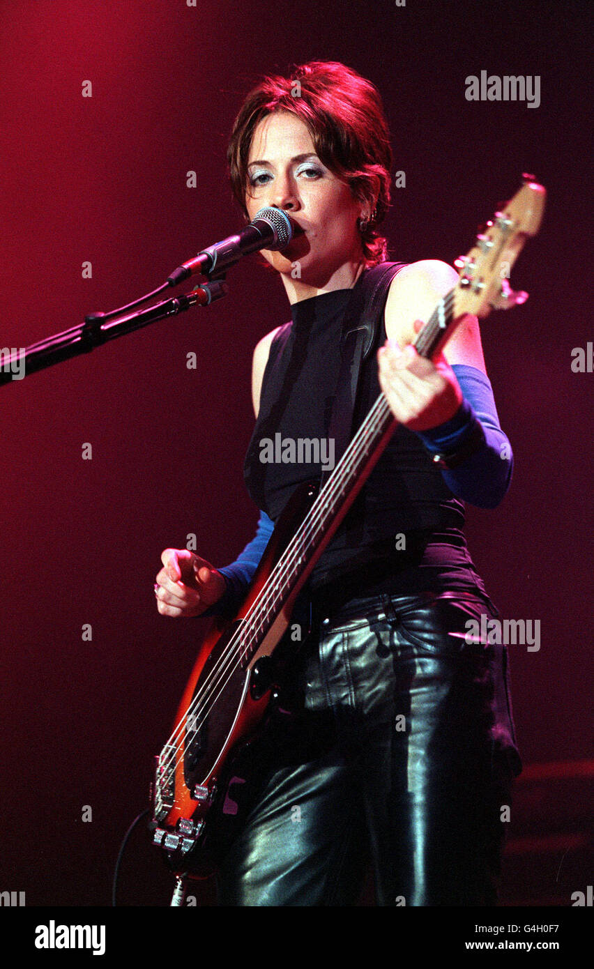 Concert Sheryl Crow 8.La chanteuse de rock Sheryl Crow se produit à son ...