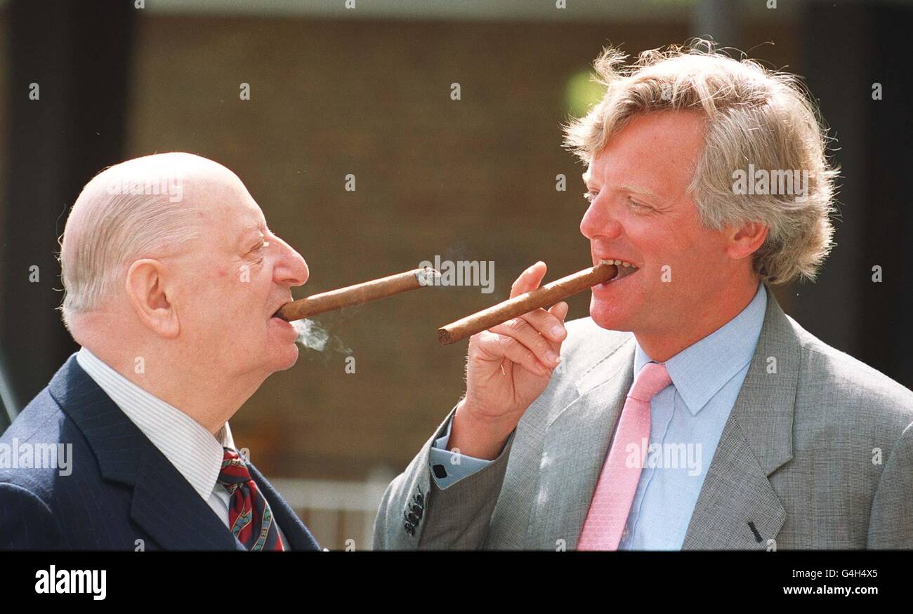 Lord Lew Grade avec son neveu, Michael Grade, le directeur général de ...