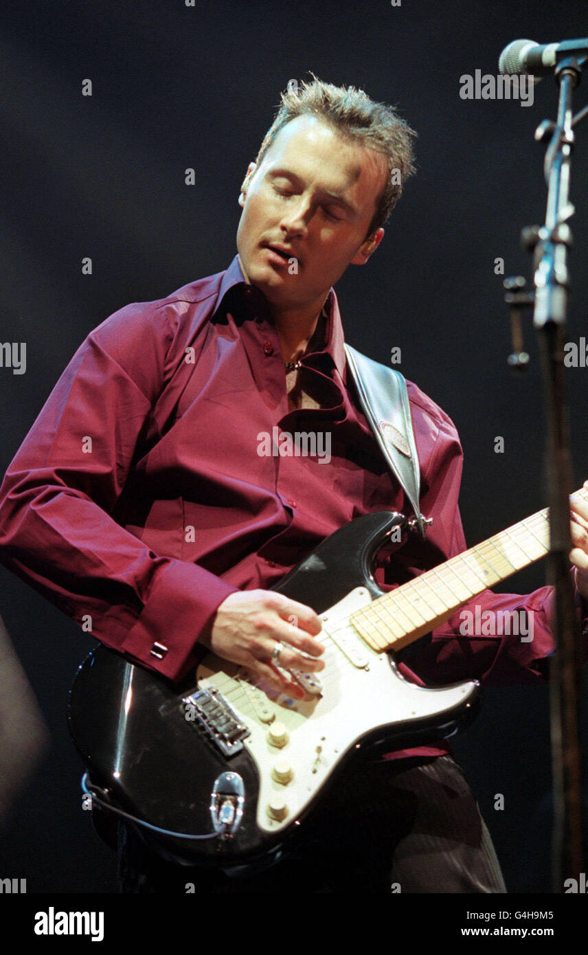 Guitare jim corr Banque de photographies et d’images à haute résolution ...