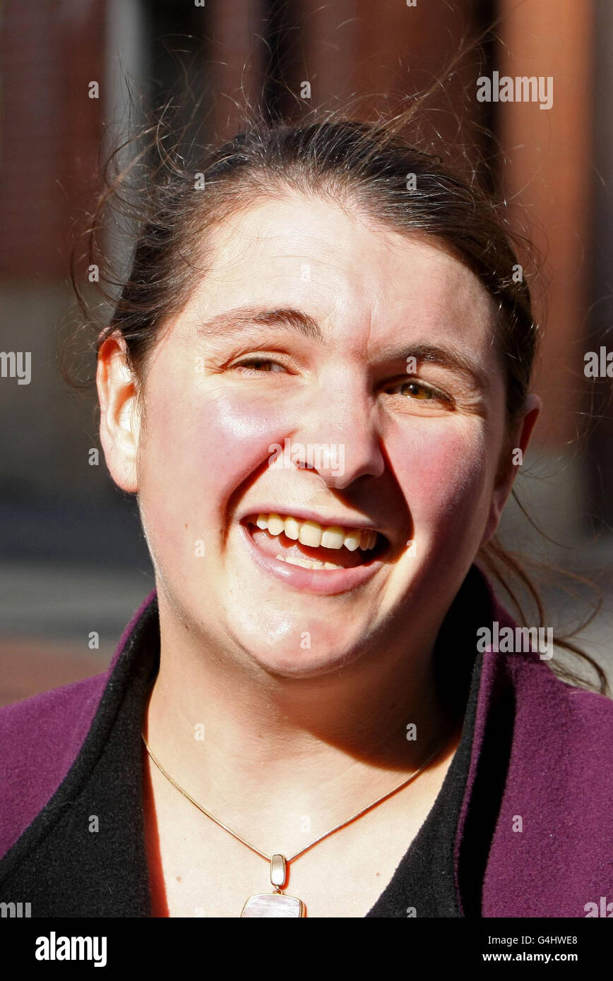 Emily cox arrive au tribunal de la couronne de birmingham Banque de ...