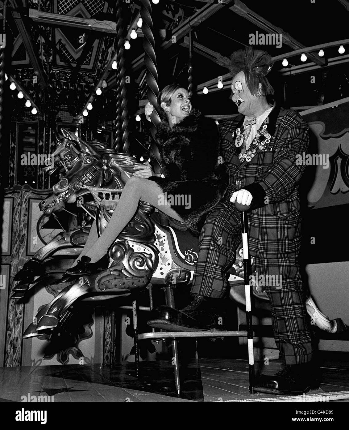 UNE IMAGE DE FICHIER DE BIBLIOTHÈQUE DE TWIGGY AVEC COCO LE CLOWN AU ...