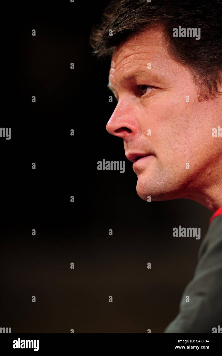 Football soccer forest head shot headshot profil mangrr ampics Banque ...
