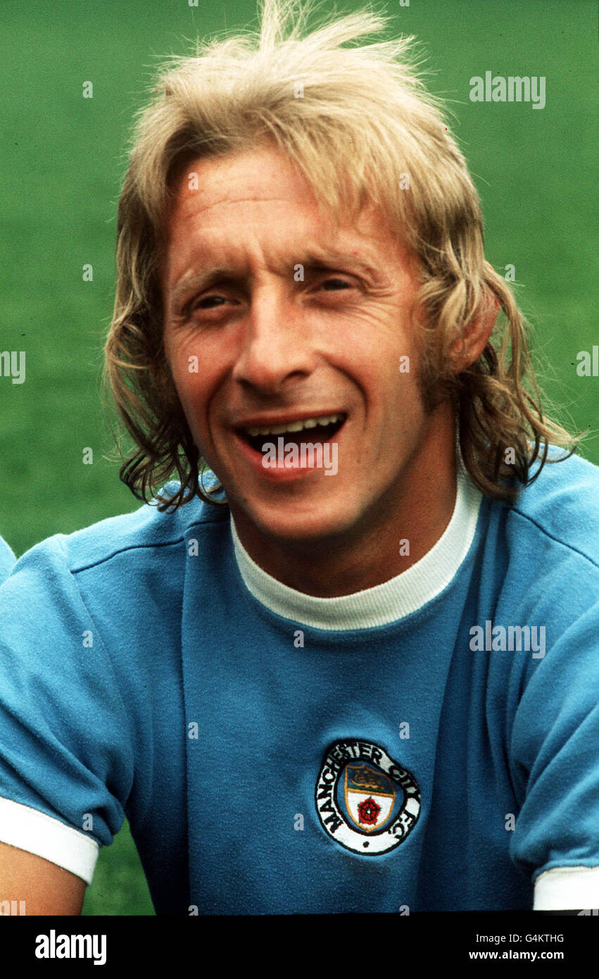 Footballeur dennis homme Banque de photographies et d’images à haute ...