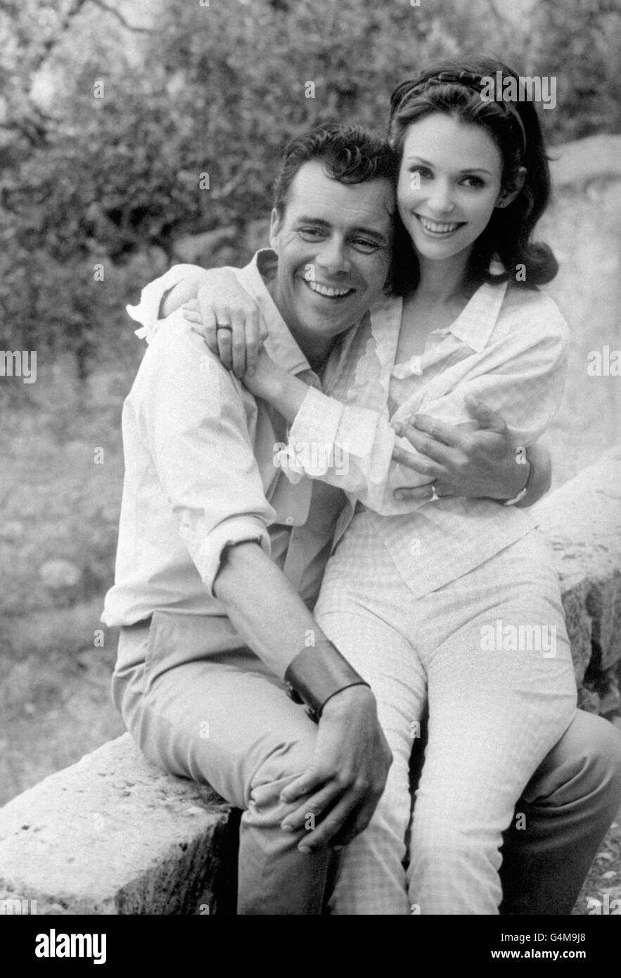 La star de cinéma britannique Dirk Bogarde et co-star, l'actrice ...