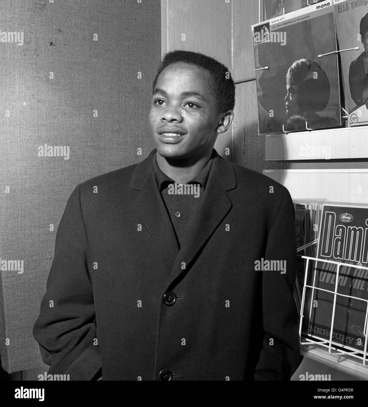 Chanteur danny williams shirley basseys magasin de disques Banque de ...