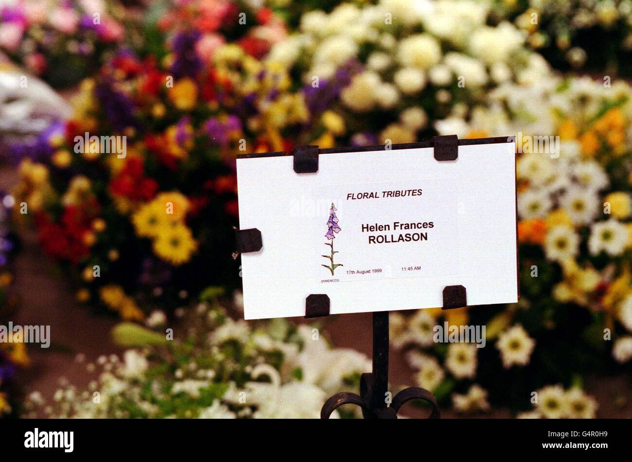 Hommage floral aux funérailles de Helen Rollason, présentatrice de la ...