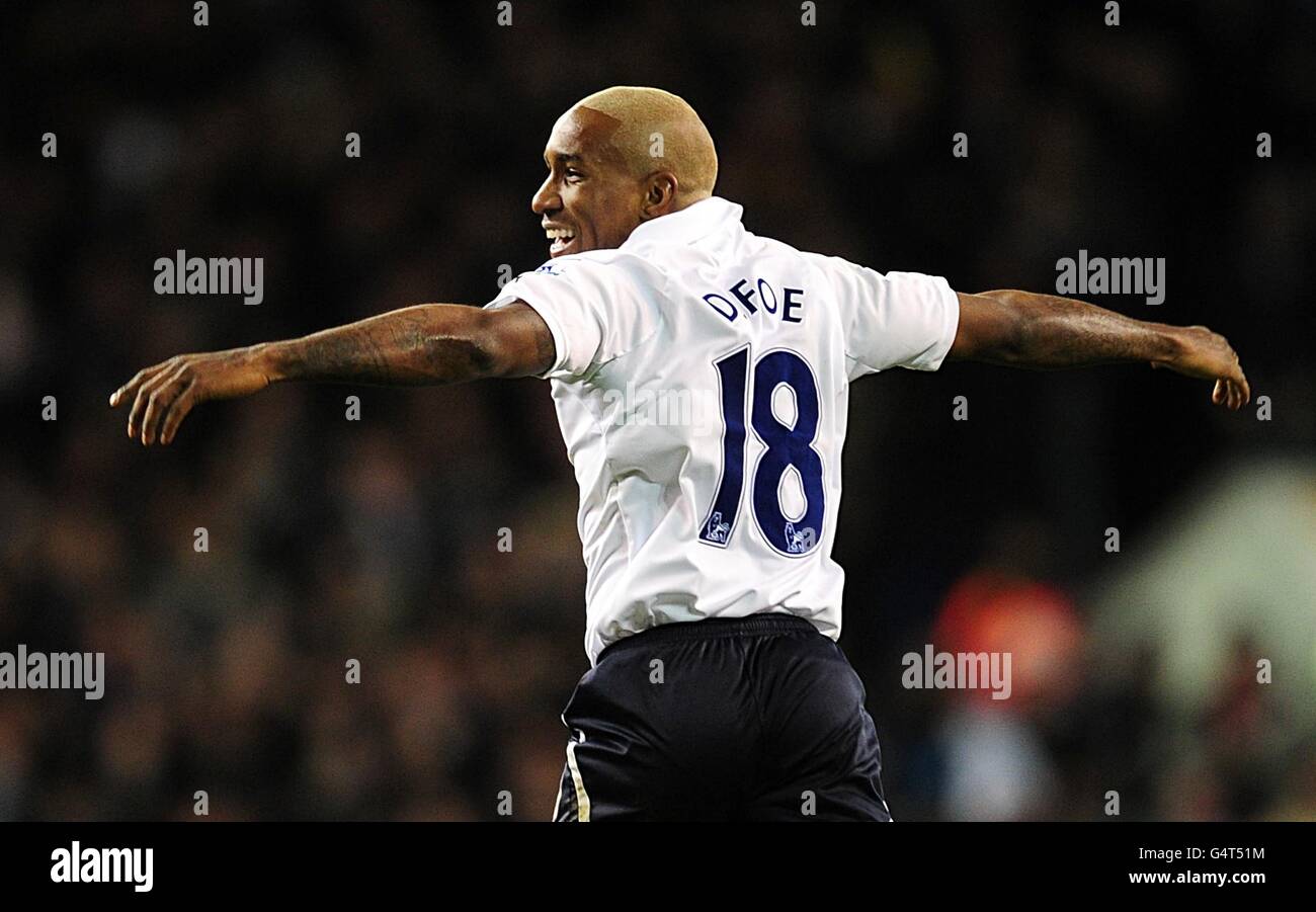 Jermain Desoe de Tottenham Hotspur célèbre après avoir obtenu la ...