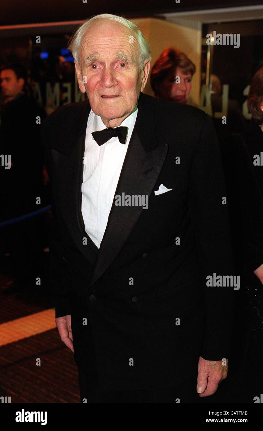 Desmond llewelyn Banque de photographies et d’images à haute résolution ...