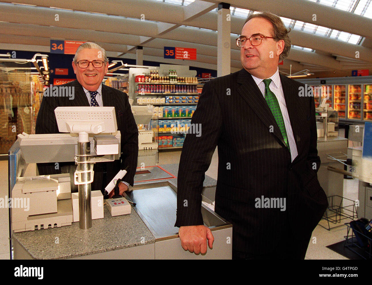 Sir peter davis au magasin greenwich de sainsburys Banque de ...