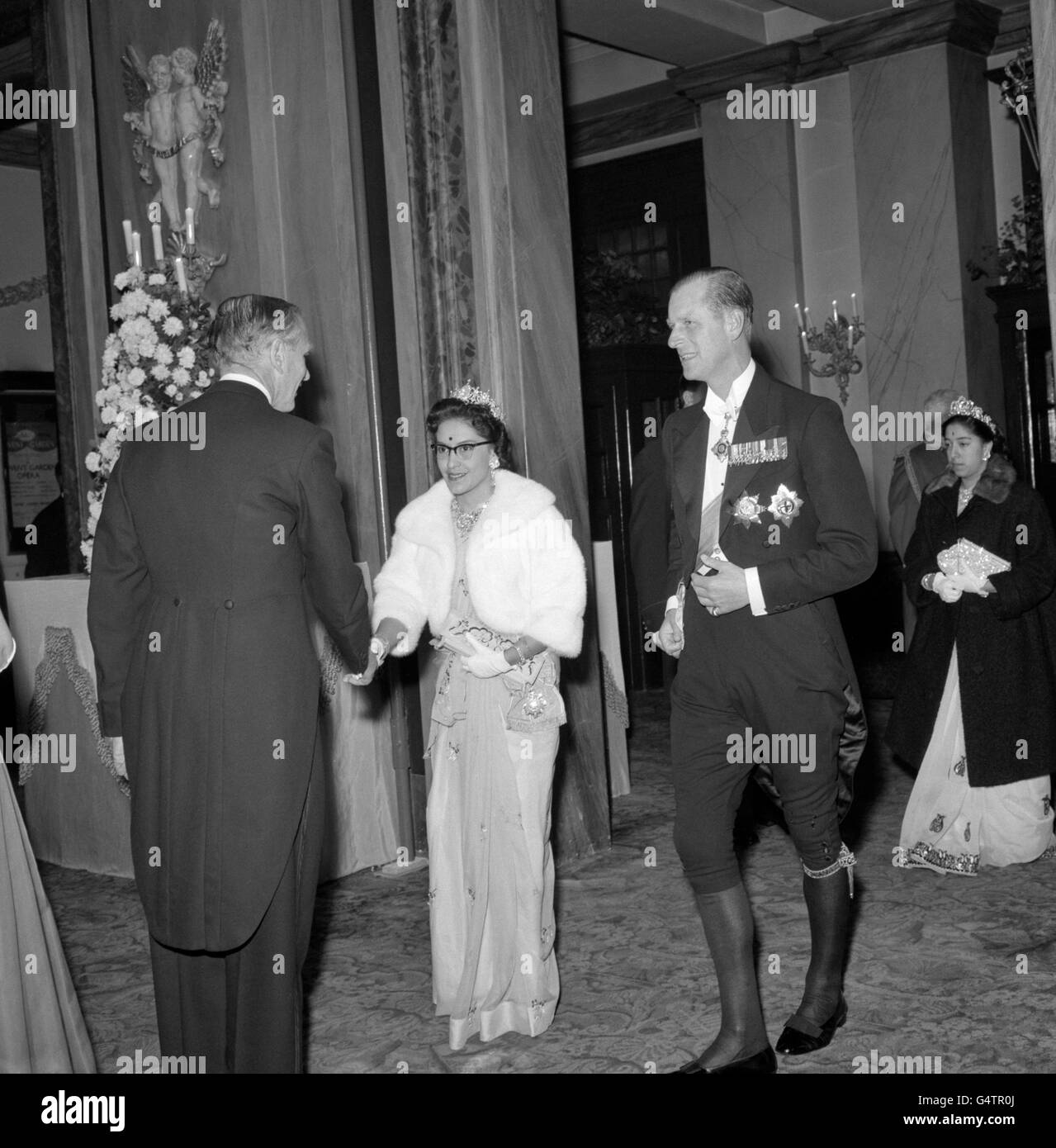 Queen ratna of nepal Banque de photographies et d’images à haute ...
