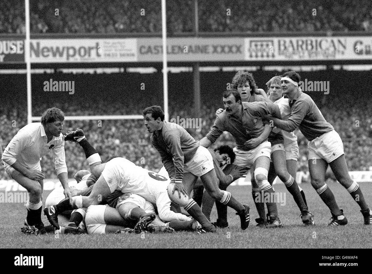 Action de rugby sport noir et blanc noir et blanc Banque de ...