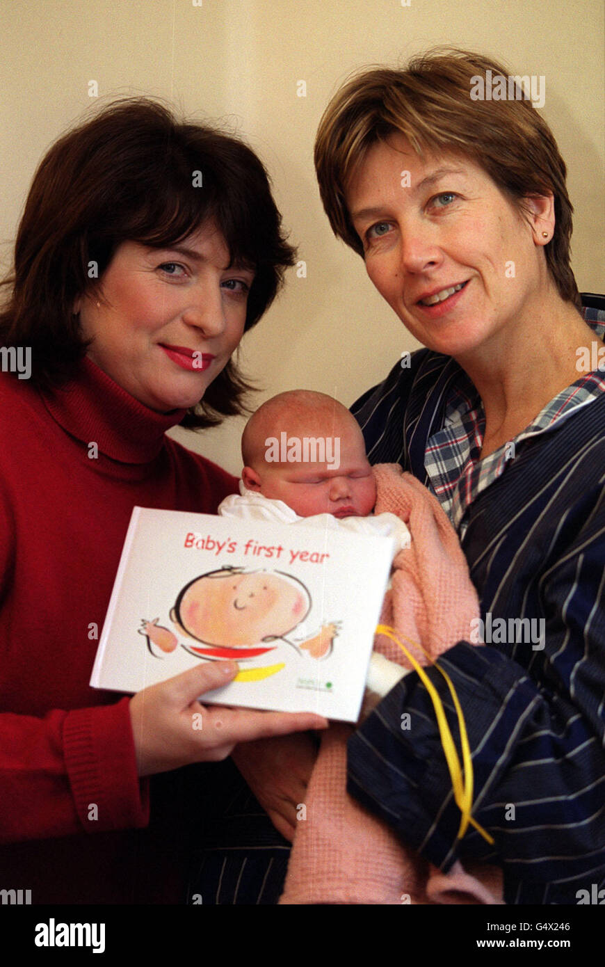 L'actrice Caroline Quentin présente sa nouvelle mère Patricia Morrison ...