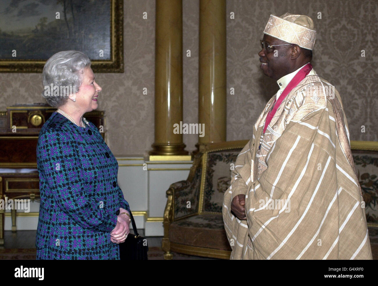 Profil royal souriant rota reine elizabeth ii reine2000 reine2000s ...