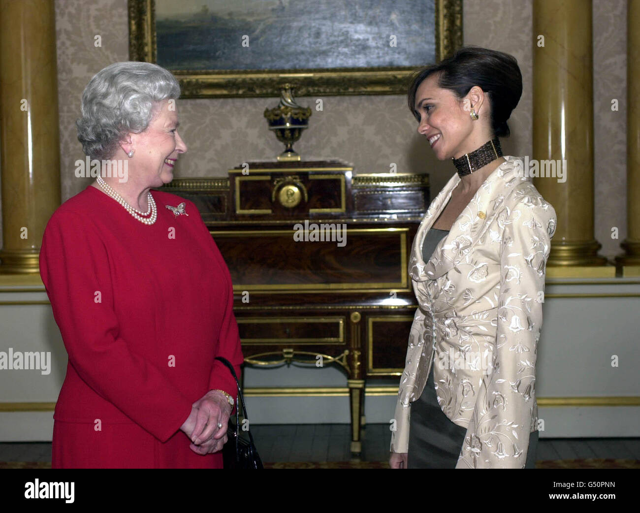 La reine Elizabeth II, au Palais de Buckingham, à Londres, a reçu son ...