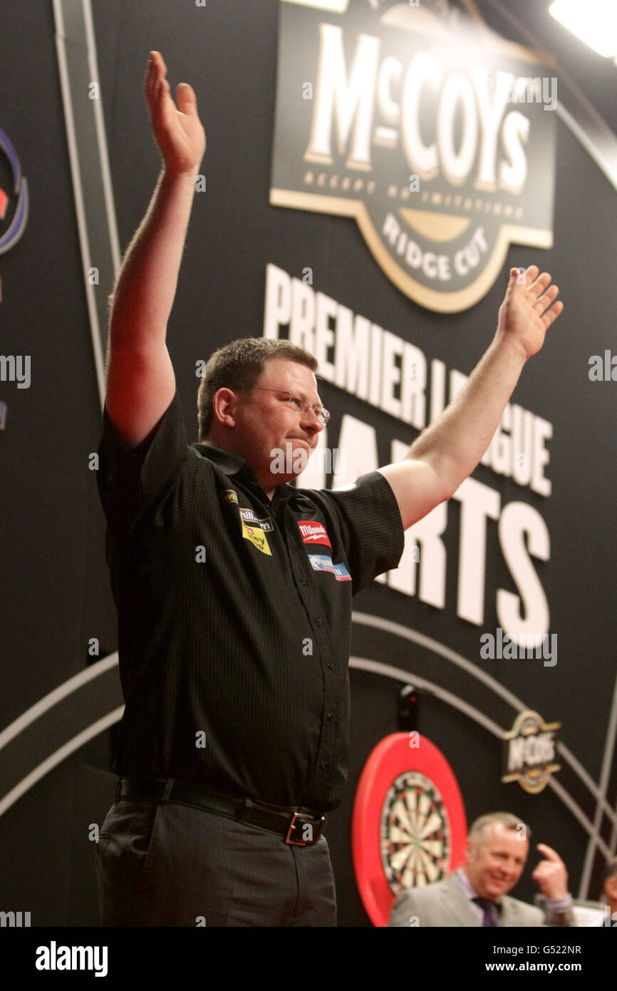 Fléchettes - McCoys Premier League - O2 Arena. James Wade, joueur de ...