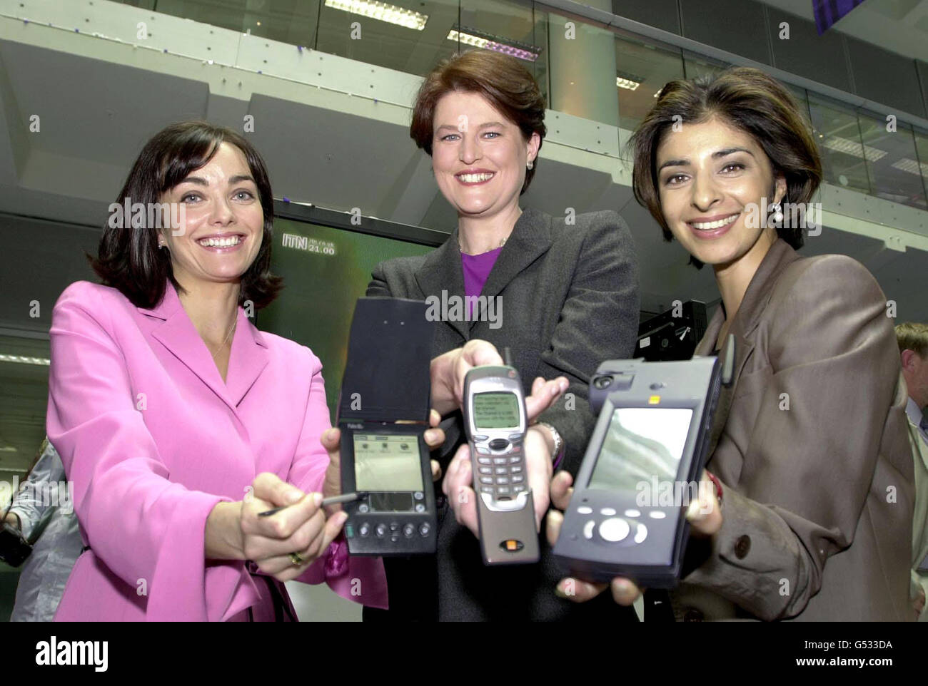 Itn newsreaders left to right leyla daybelge Banque de photographies et ...