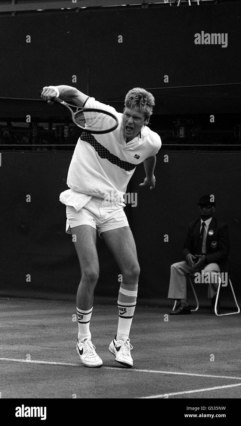 Peter Fleming.TEST PIC 5 l'américain Peter Fleming prend des mesures de ...