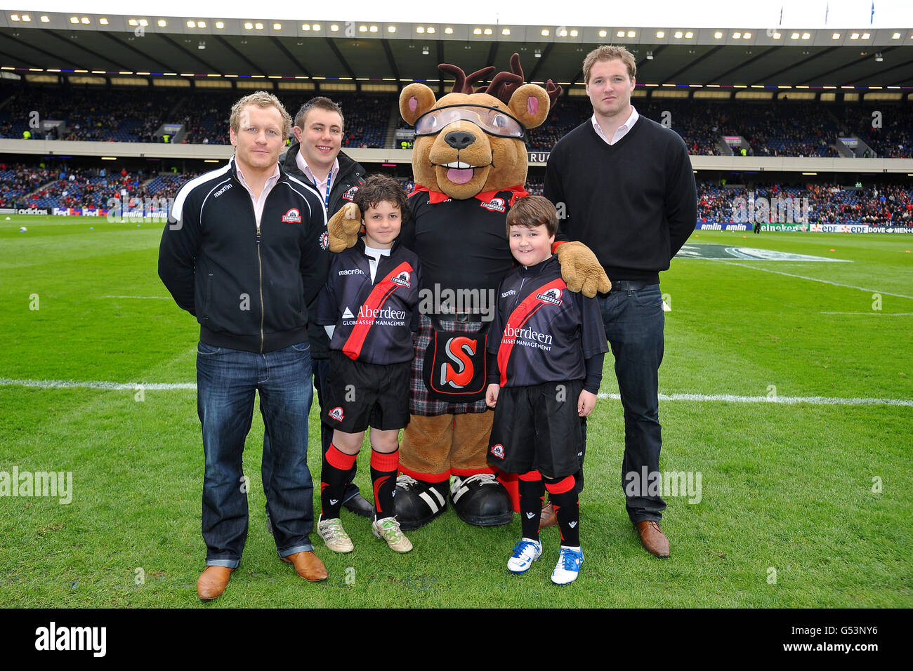 Mascottes d'edimbourg match de la coupe heineken murrayfield Banque de ...