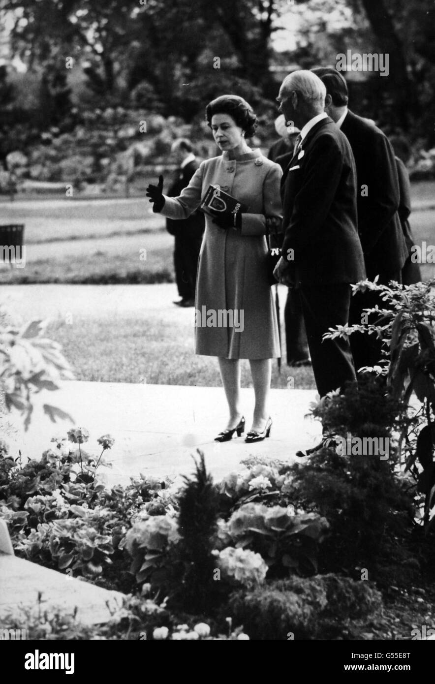 Queen elizabeth ii chelsea flower Banque de photographies et d’images à ...