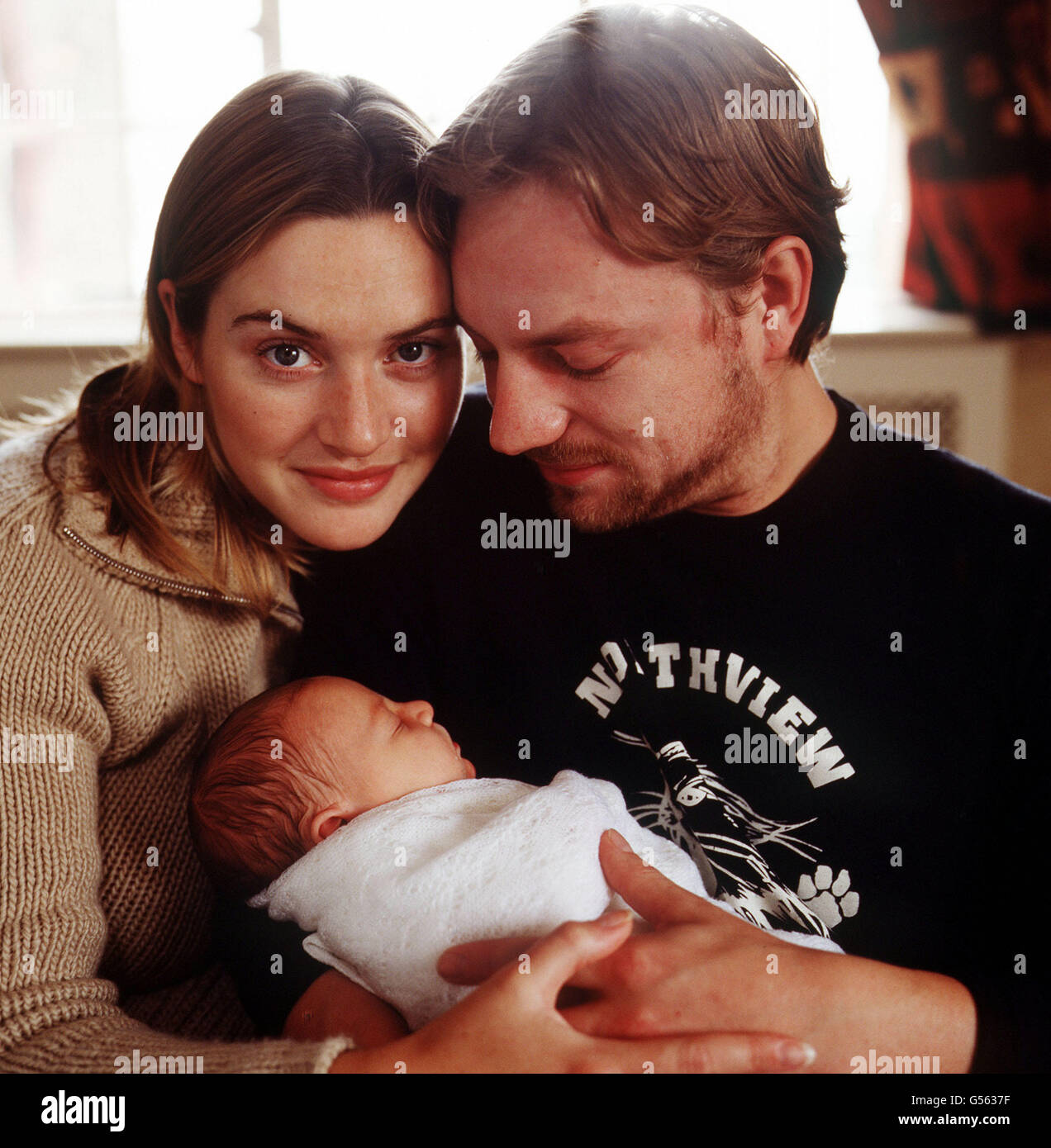 Kate winslet and daughter mia threapleton Banque de photographies et d ...