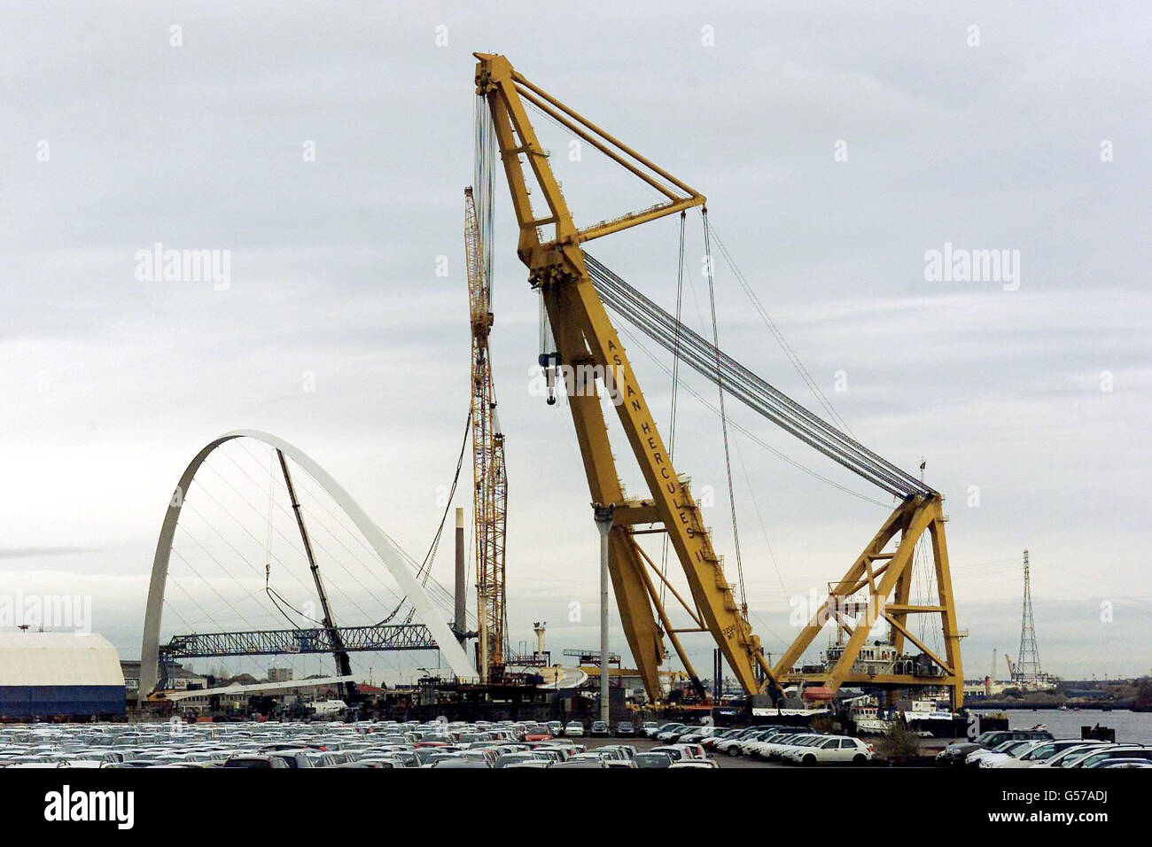 The worlds largest floating crane asian hercules ii Banque de ...