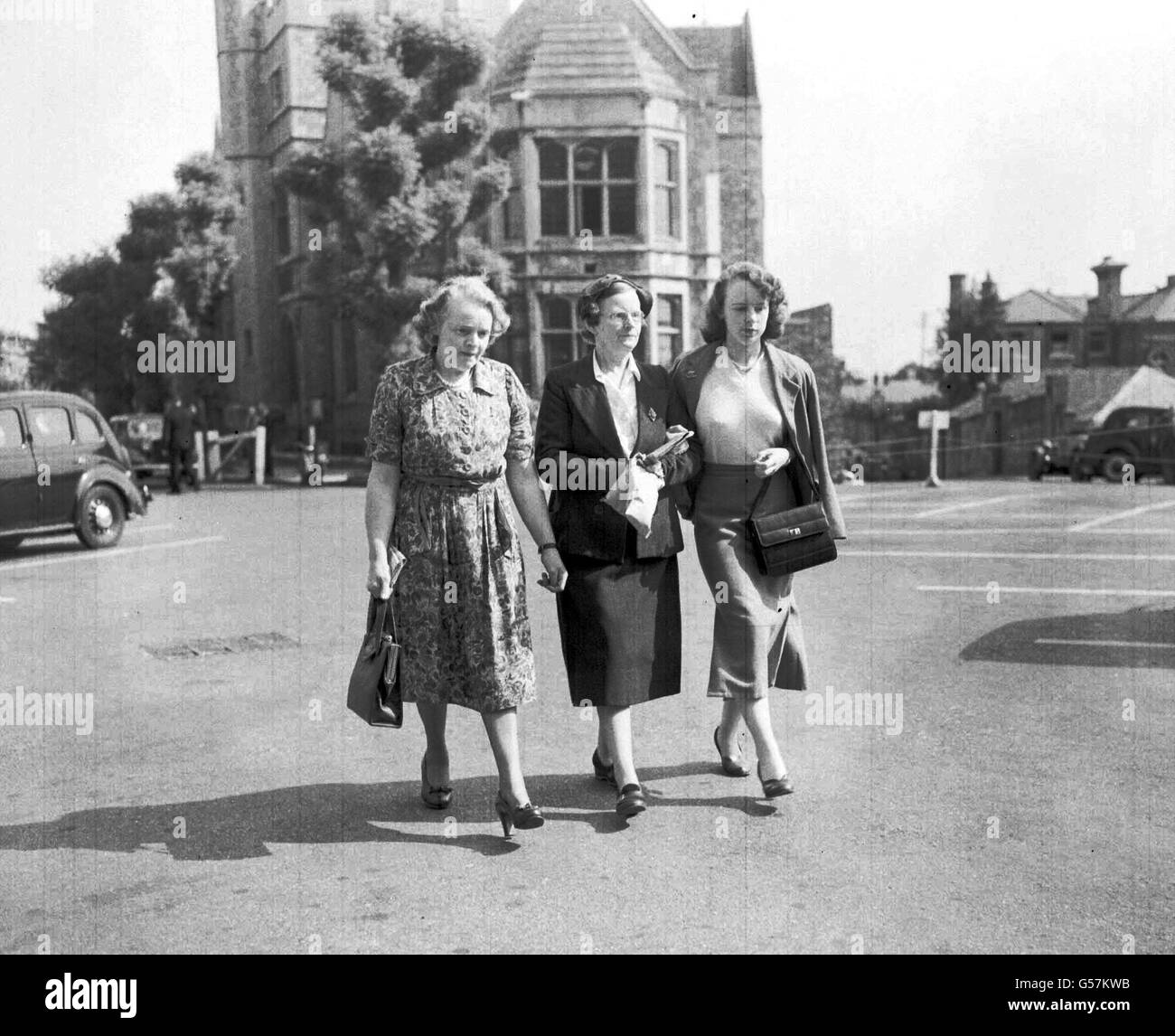Doris Pullen, gardien de Brenda Goddard, Daisy Batstone, mère de Cecily ...