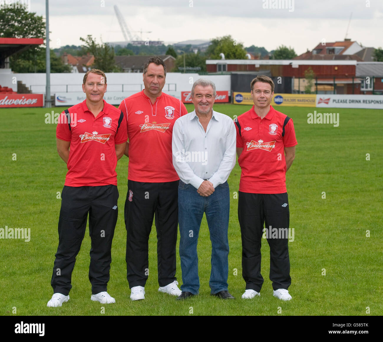 Wembley fc new signings left to right david seaman Banque de ...