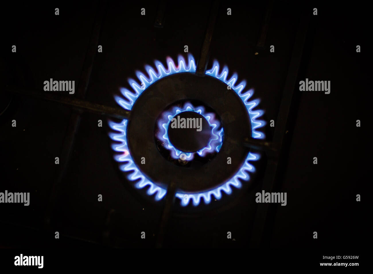 Flamme bleu gaz Banque de photographies et d’images à haute résolution ...