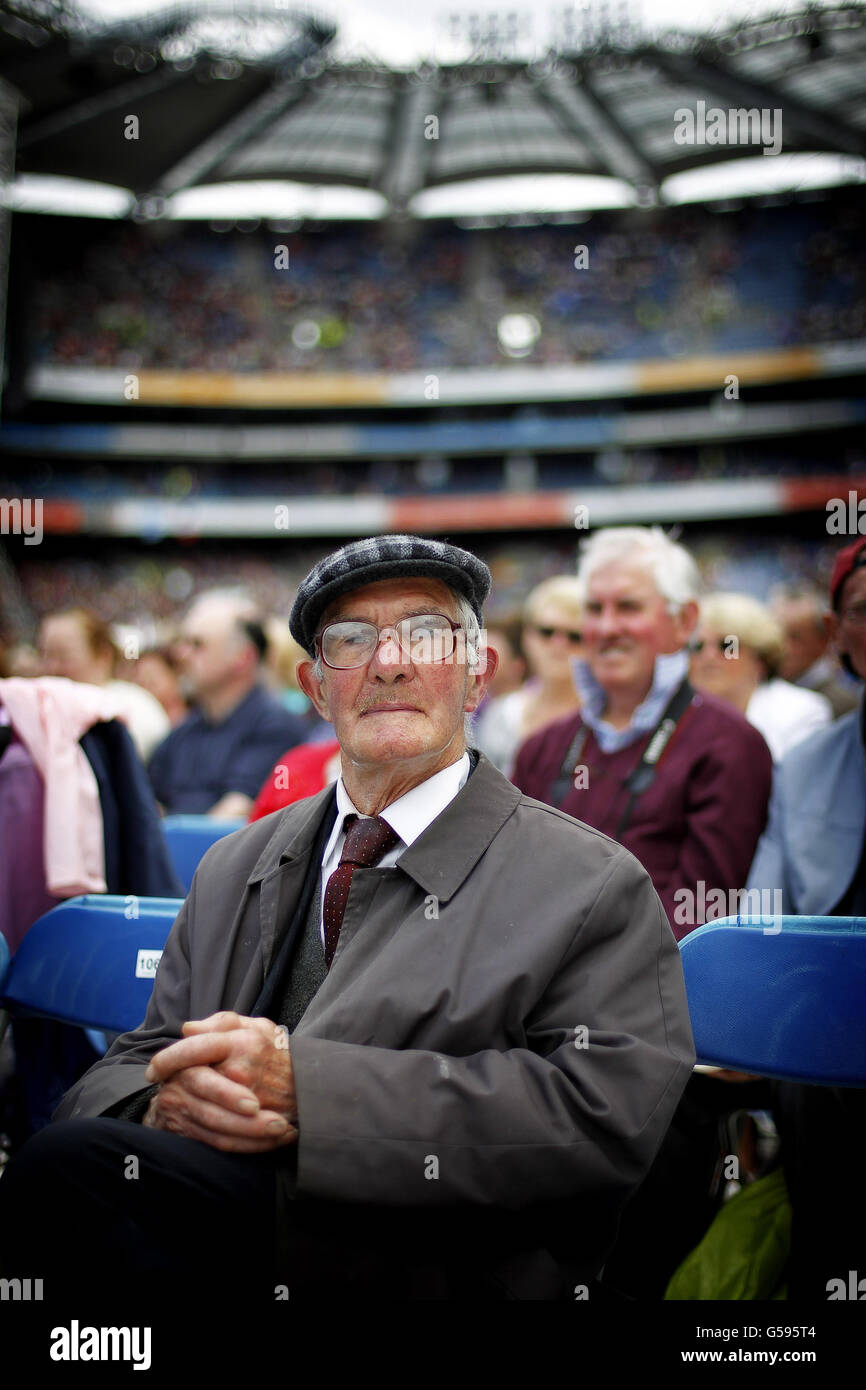 Pèlerins à l'intérieur du parc Croke à Dublin pendant la Statio Orbis ...