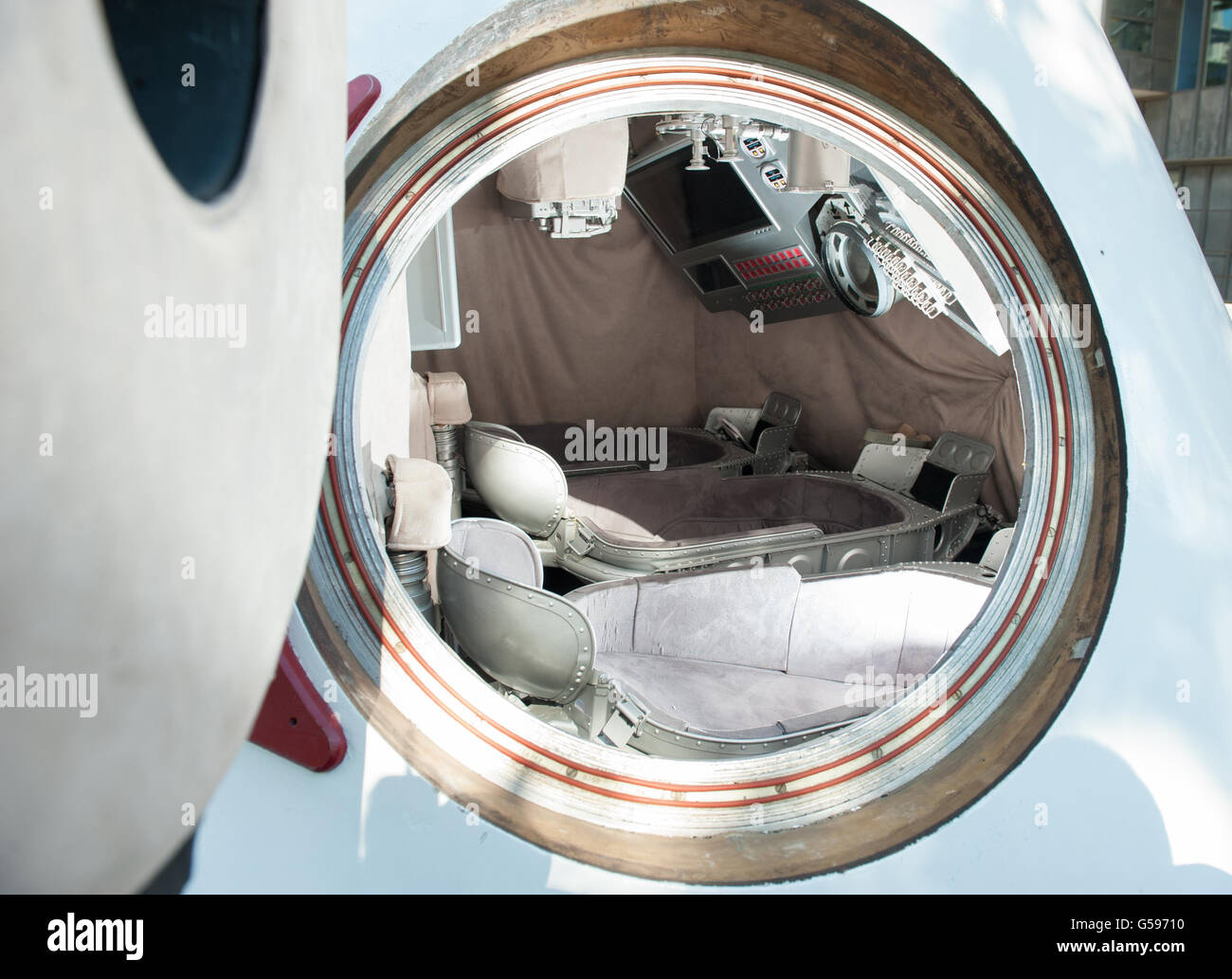 Space re entry capsule Banque de photographies et d’images à haute ...