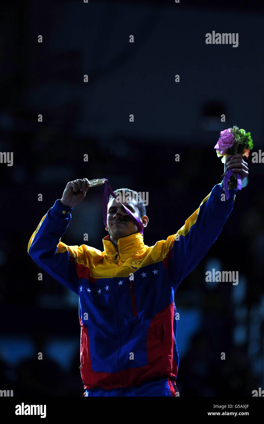 Ruben Limardo Gascon du Venezuela après avoir remporté la médaille d'or ...