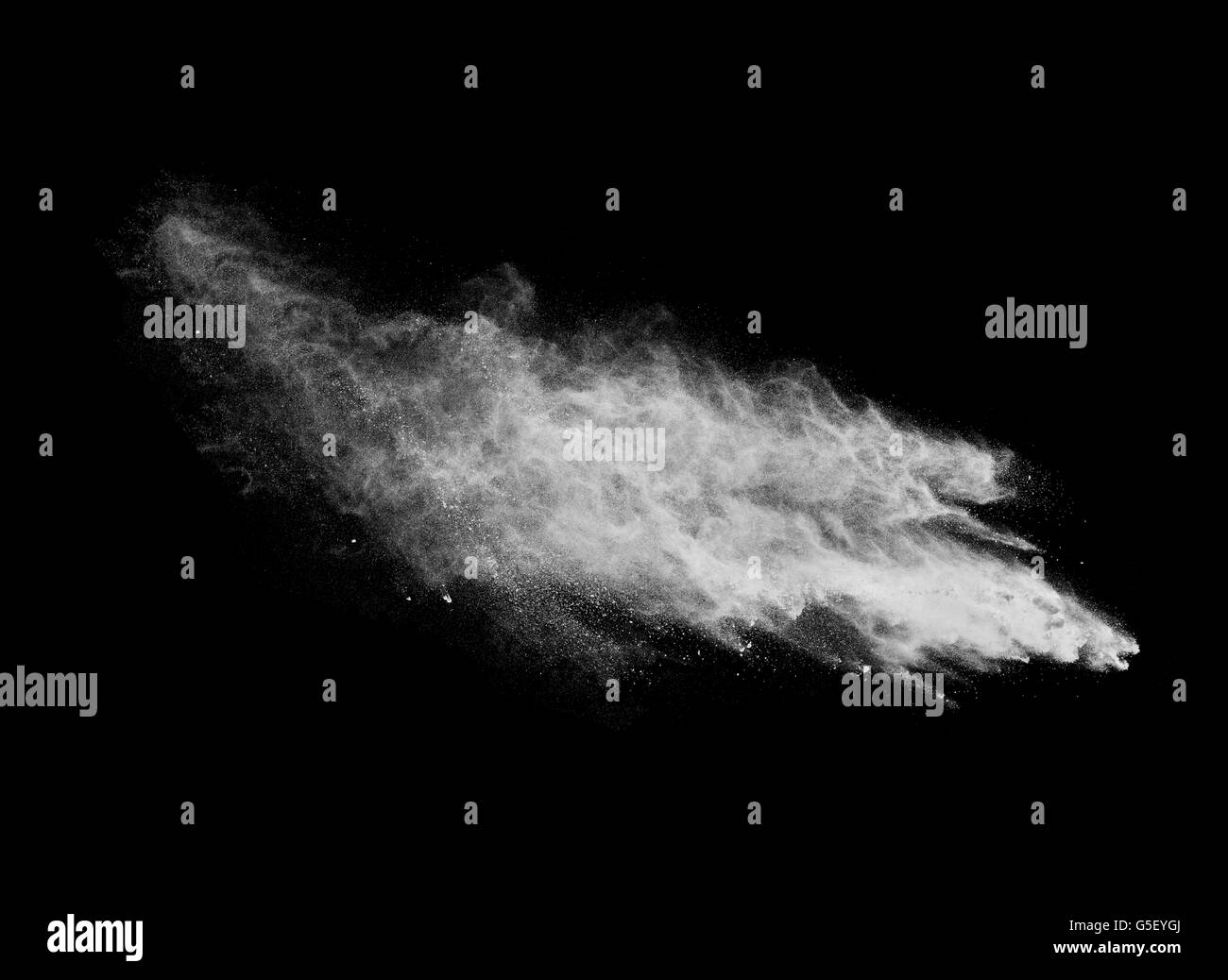 Explosion de poudre blanche Banque de photographies et d’images à haute ...