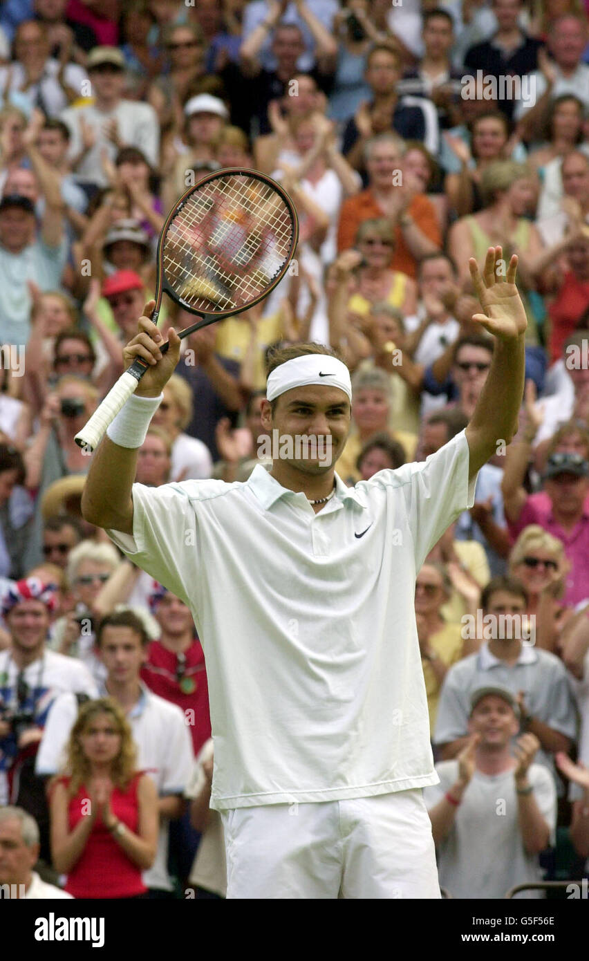 Roger Federer, de Suisse, célèbre sa victoire contre Pete Sampras, aux ...