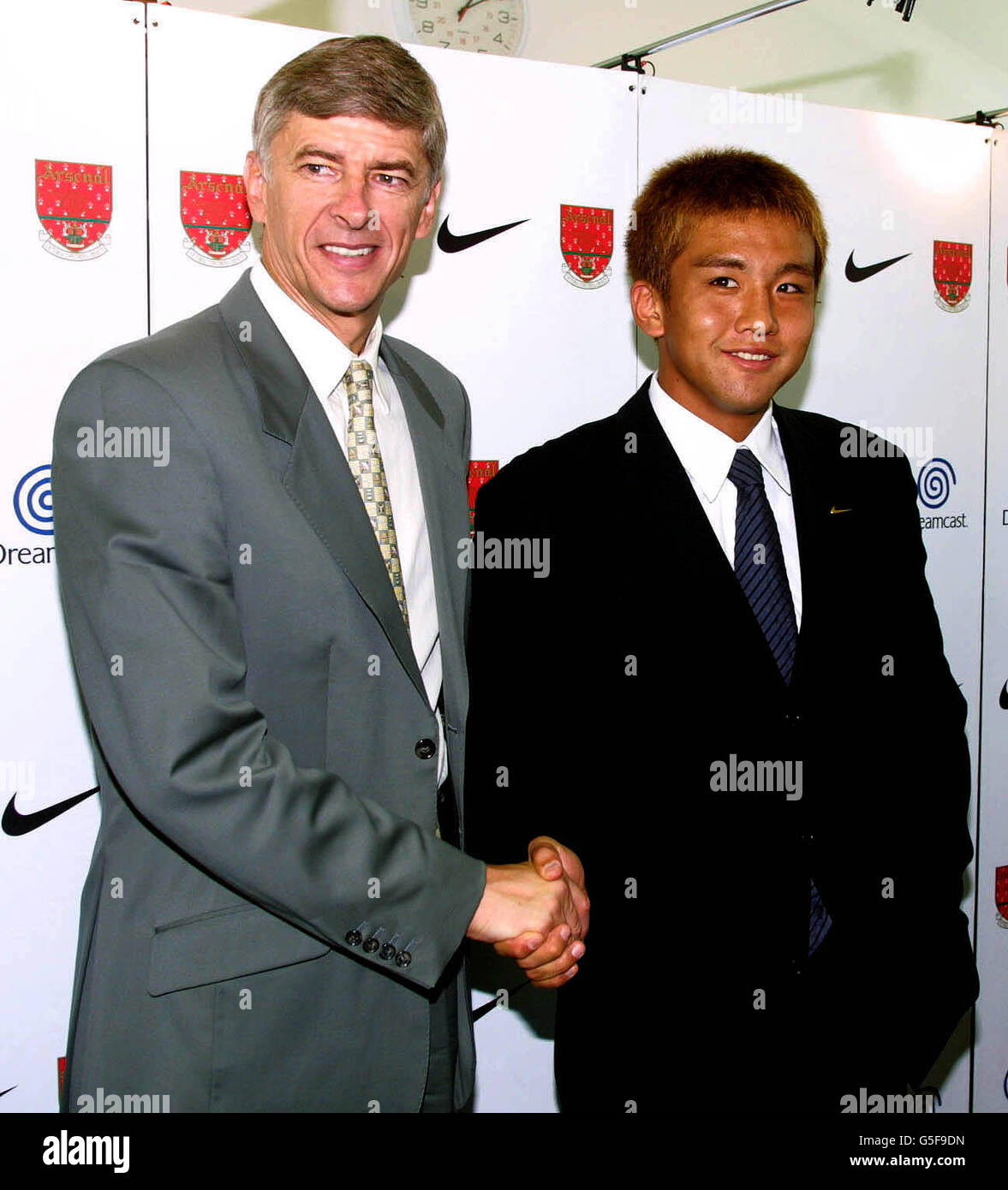 Sport football arsene wenger junichi inamoto Banque de photographies et ...