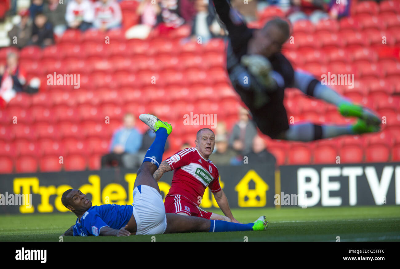 Middlesbroughs nick bailey a un tir au but Banque de photographies et d ...