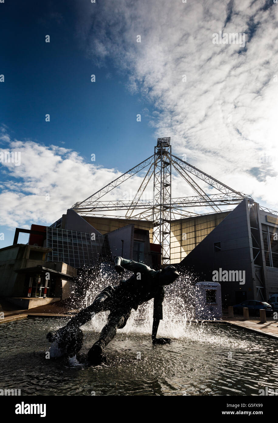 Une statue de Tom Finney de Preston North End qui éclate à travers une ...