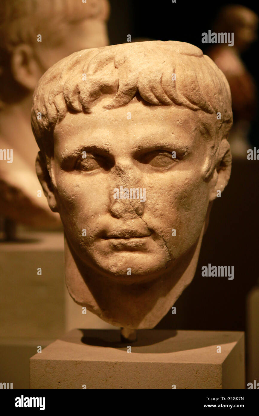 Octavian augustus statue Banque de photographies et d’images à haute ...