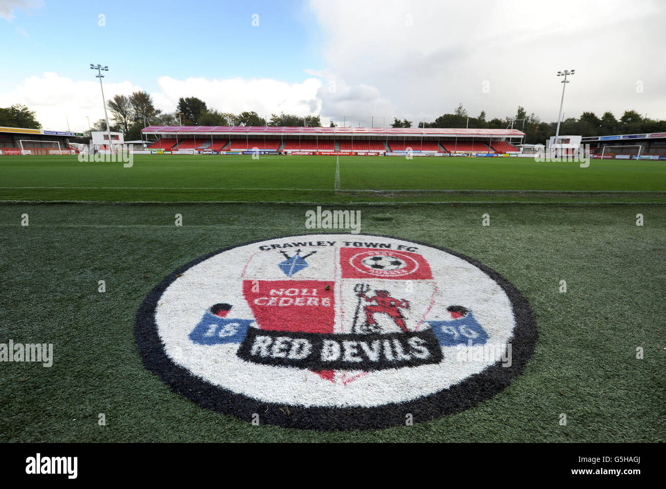 Soccer football league one crawley town enterrer le stade broadfield ...
