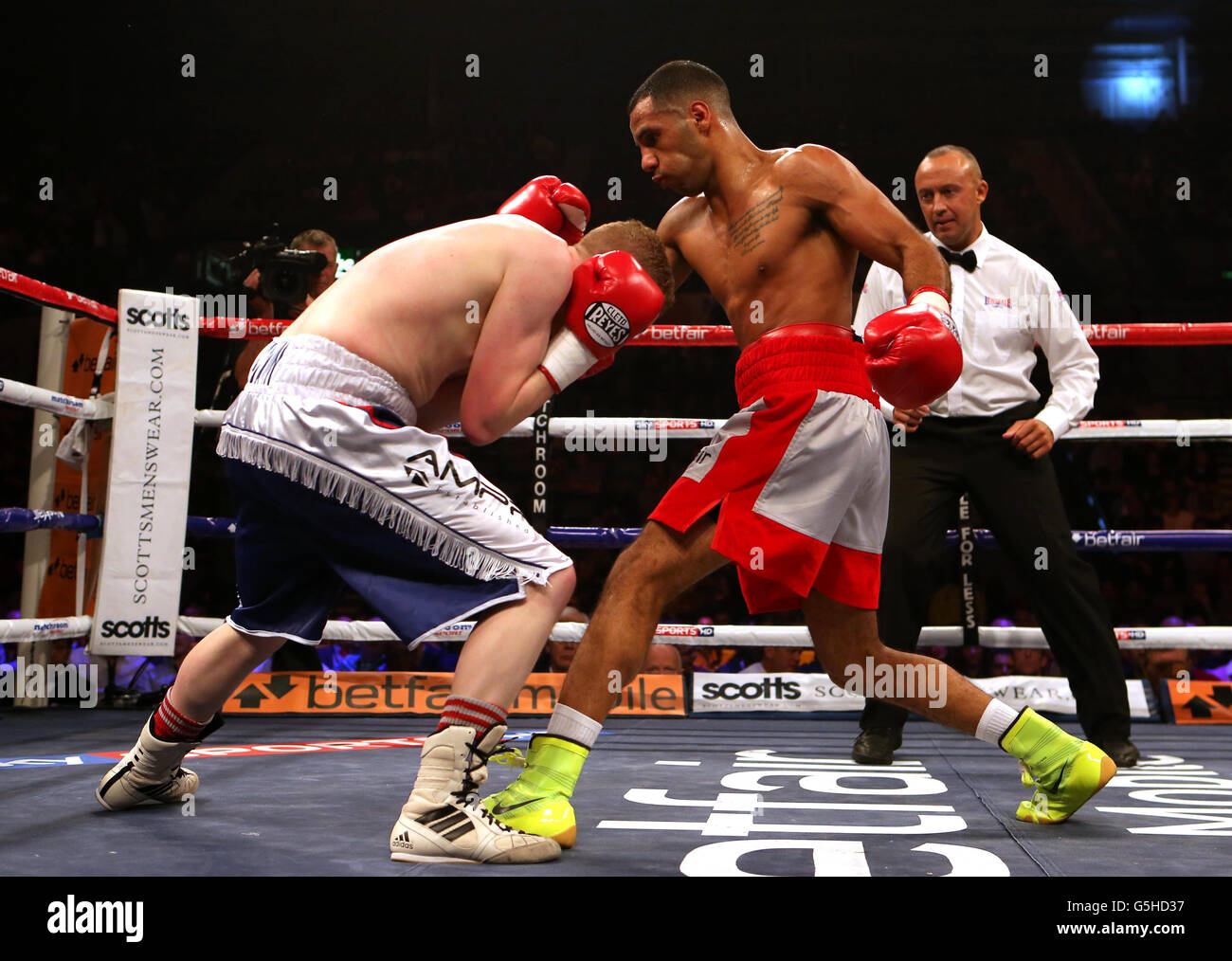 Boxe poids super coq kal yafai scott gladwin motorpoint arena Banque de ...