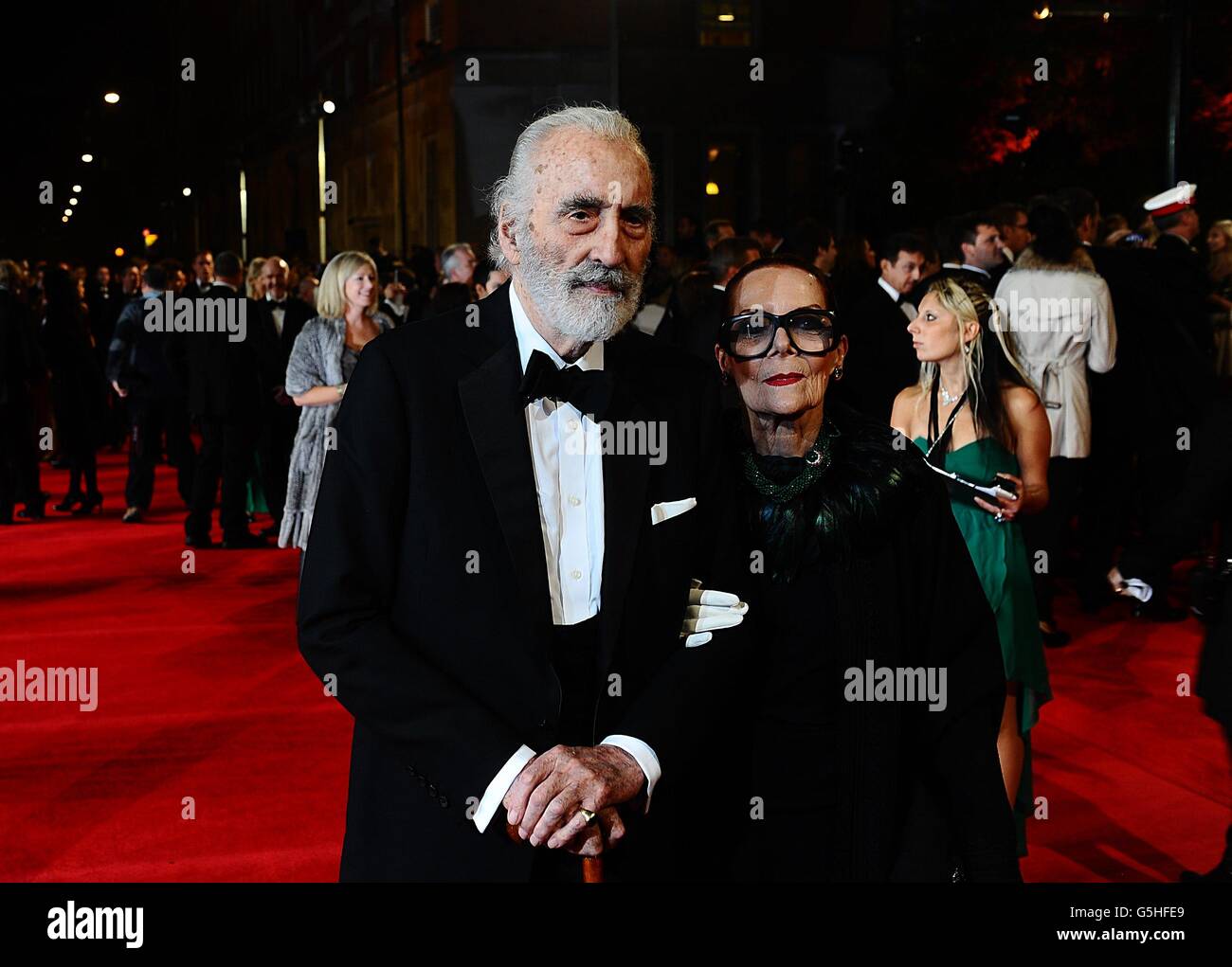 Christopher Lee et son épouse Brigit arrivent pour la première mondiale ...