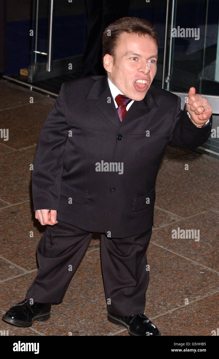 Dwarf actor warwick davis who plays professor flitwick Banque de ...